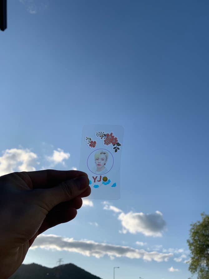 TOMORROW X TOGETHER Community Posts - 구름이 두둥실 떠있는 아름다운 하늘에 보이는 우리 모아 ...