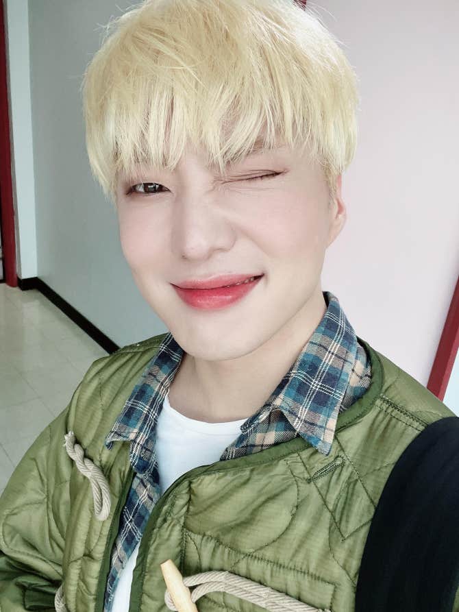 WINNER Community Posts - 힘찬 월요일 되시어요!! 사진은 어제!!💙 - YOON