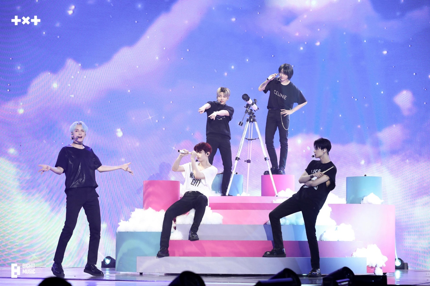 TOMORROW X TOGETHER LIVE Stage Behind