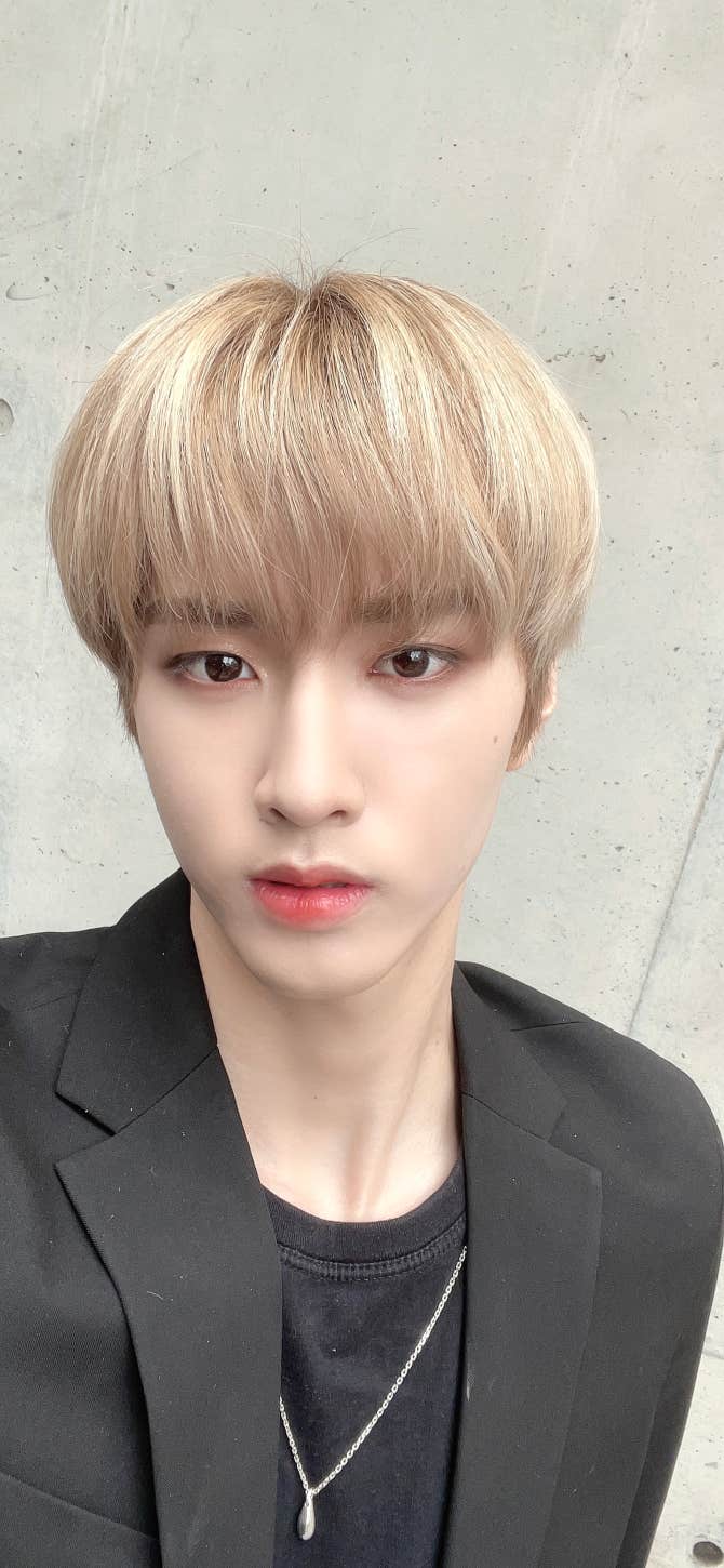 MIRAE Community Posts - 자갸 이 중에 아무거나 배경화면 해 - KHAEL