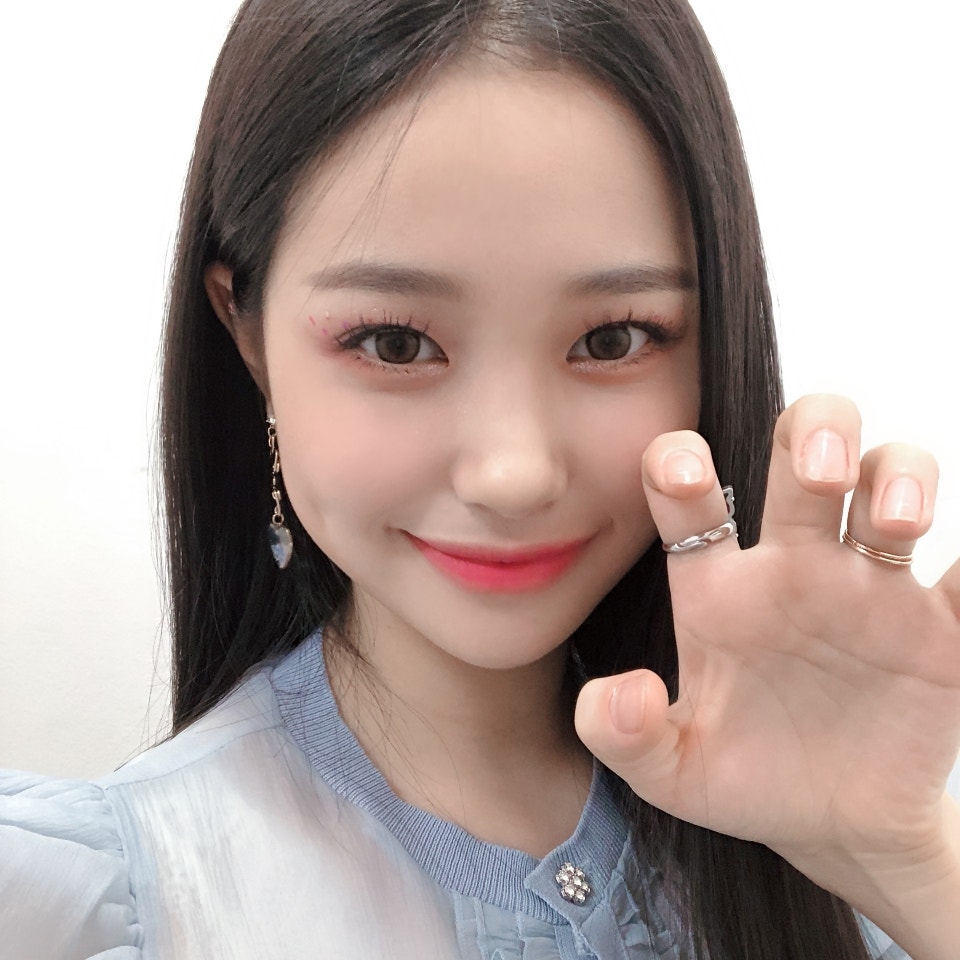 Weeekly Community Posts 데일리들 노래 잘 듣고 있어요 💖💖💖 8시에 쇼케이스 꼭 본방사수