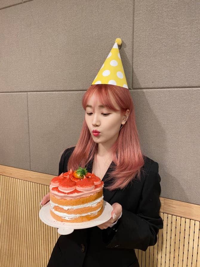Cherry Bullet 커뮤니티 포스트 - 룰렛 오늘 생일 축하해줘서 너무 고마워요 ️ 정말 사랑받는구나 느낀 하루였어요🙈 ...
