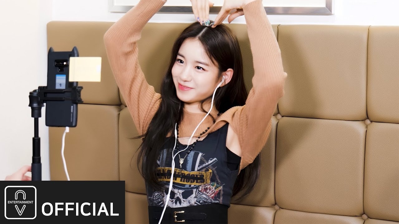 woo!ah! (우아!) – [QURIOUS] Online Fan Signing Event Behind #1