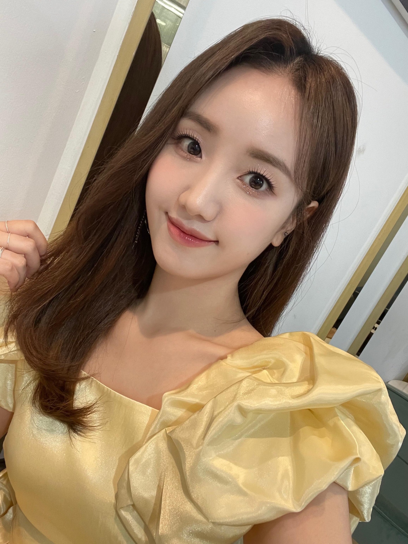 Cherry Bullet 커뮤니티 포스트 - 노란색이 죠아💛😚 - HAE YOON