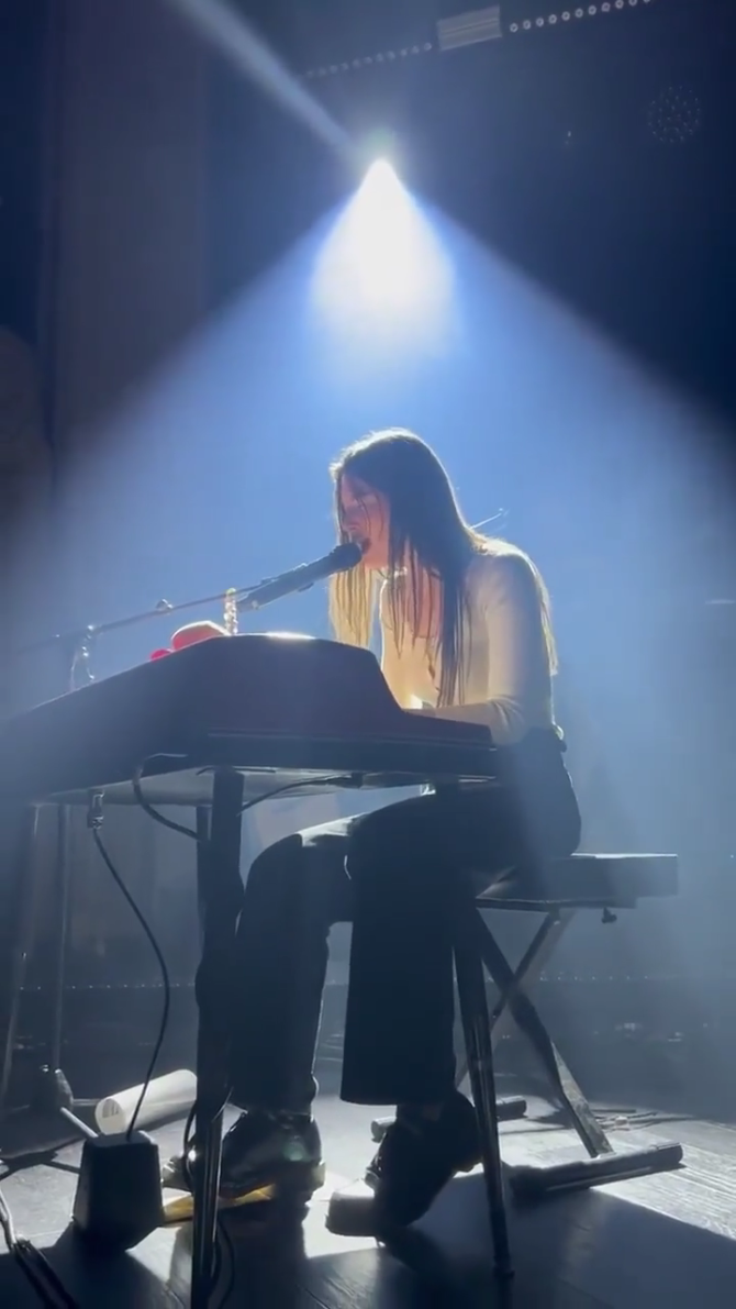 Gracie Abrams Community Posts - 💌NEW MESSAGE ALERT💌 Gracie sent special ...