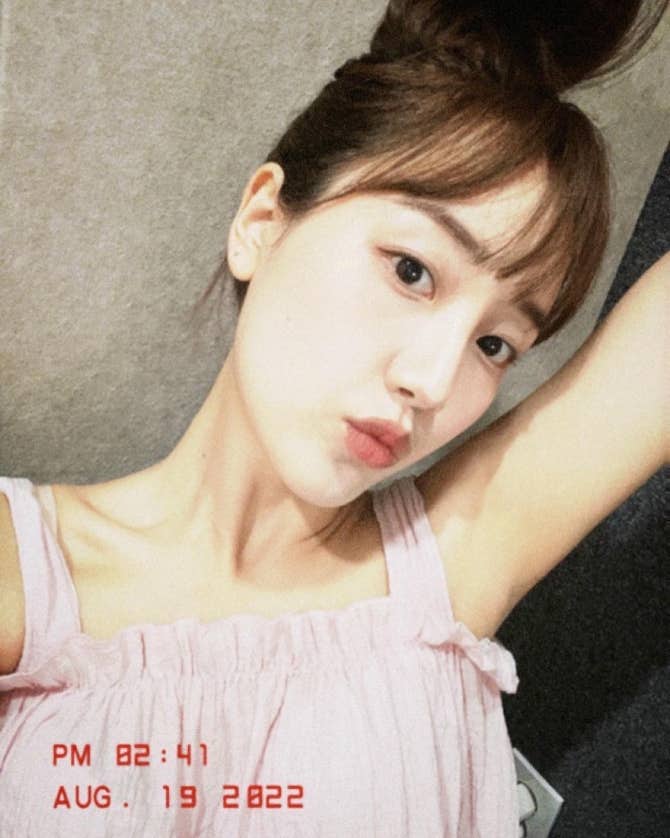 Cherry Bullet Community Posts - 룰렛 좋은 주말 보내🫶 - HAE YOON