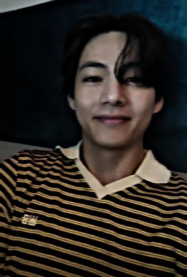 BTS Community Posts - tae merry me 💜🛐