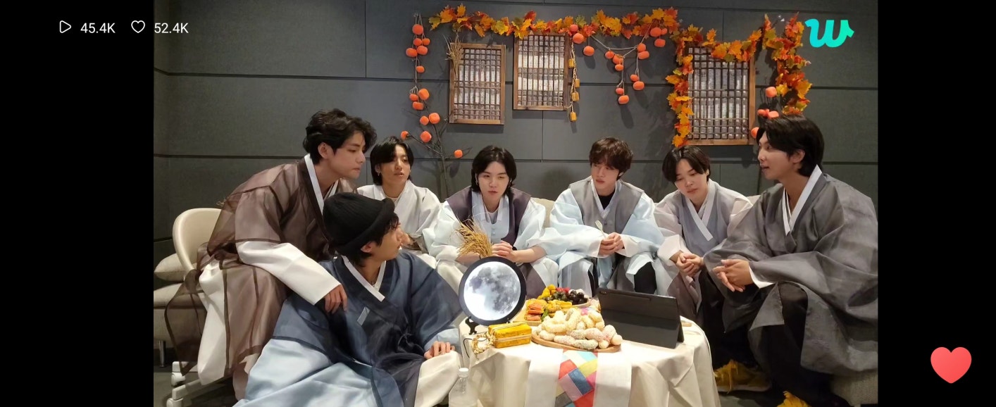 BTS Community Posts - 단체로 한복입고 라이브 ㅁㅊ나