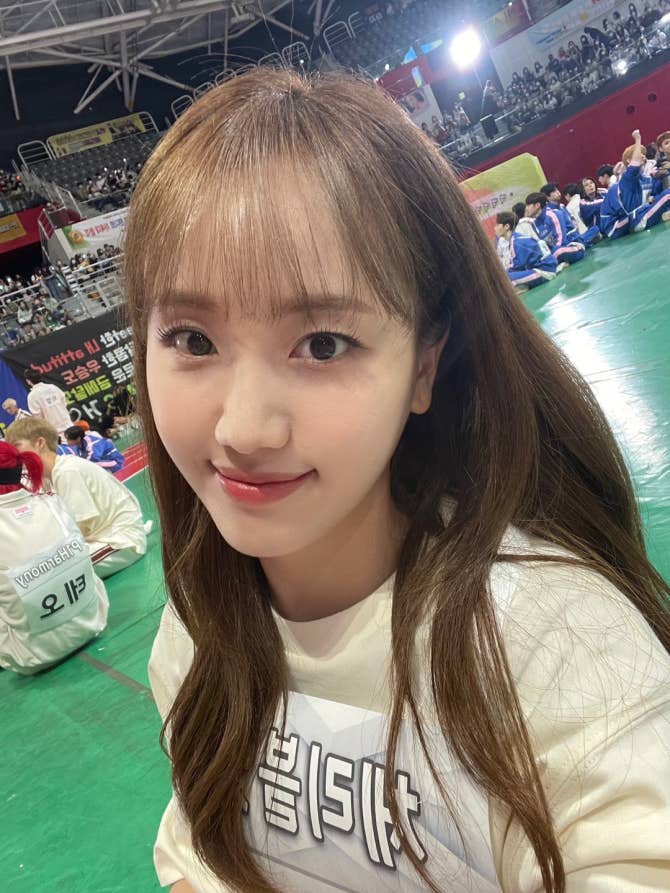 Cherry Bullet 커뮤니티 포스트 - 아육대 셀카🙈 - HAE YOON