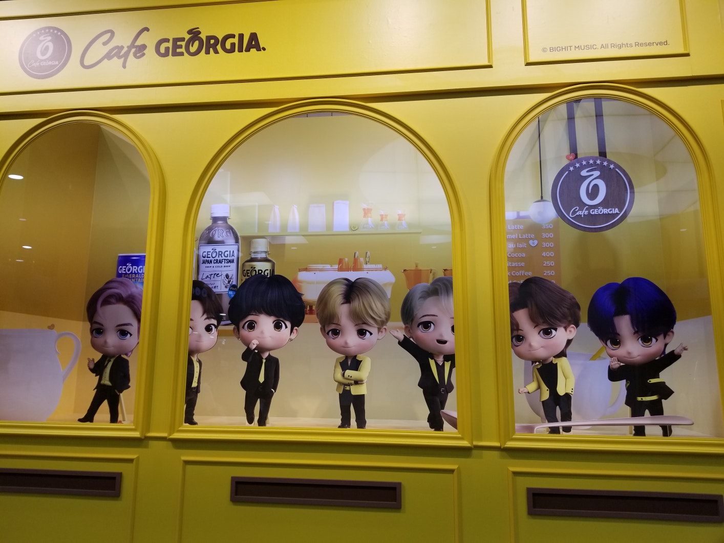 BTS Community Posts - 今日通勤途中に立ち寄ったTinyTANイベント🎵 写真をSNSに投稿して貰えるスリーブはナムさん🐨 2本買える限定ボトルは2本ともユンギ🐱 ん ...