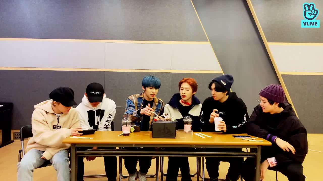 ONEUS 1st Anniversary Self-Congratulatory Party ️