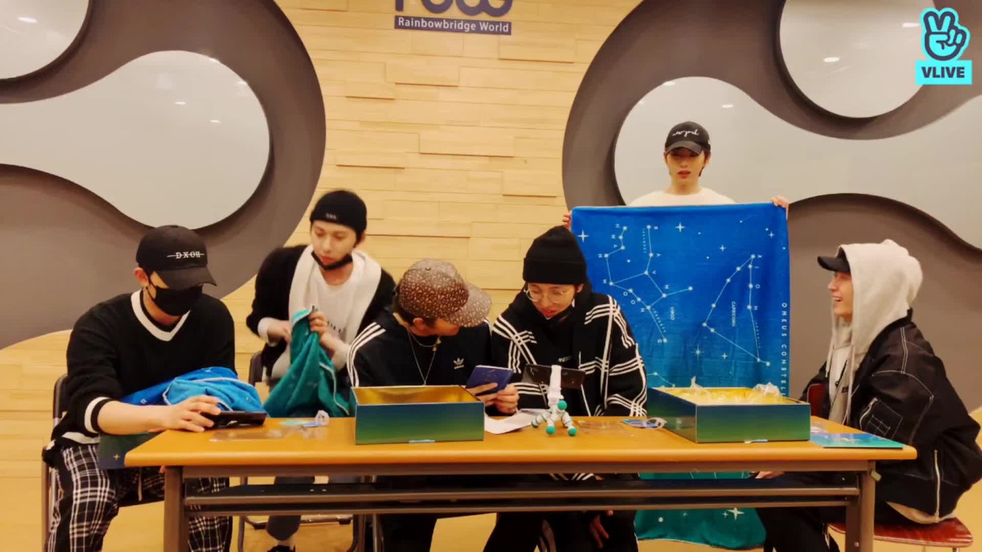 TOMOON 1st Generation's Welcome Kit Unboxing🌙