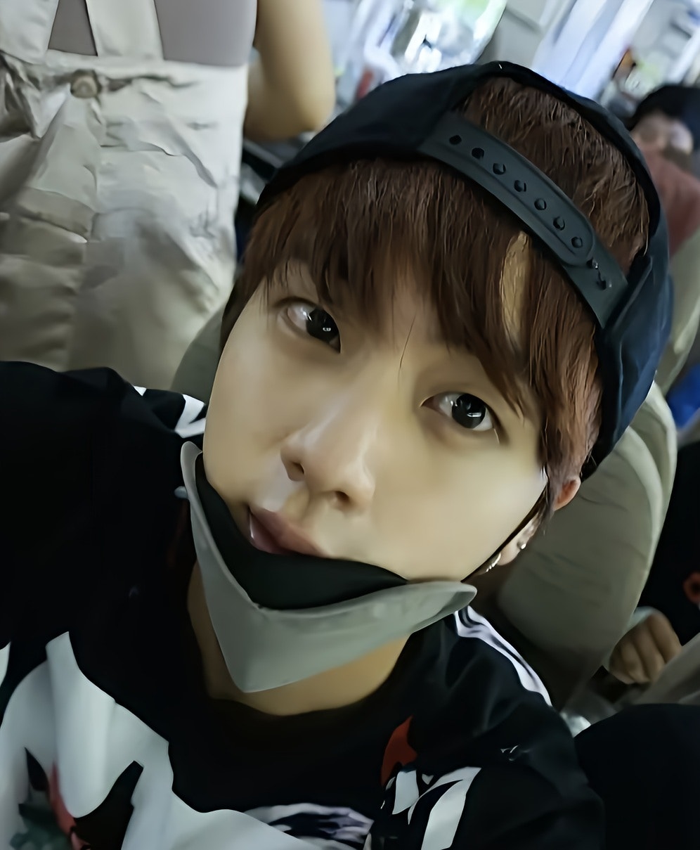 Bts 커뮤니티 포스트 Jin Time ๑´ڡ`๑ 。 ☆ 。 ジンくん寝たフリしてるでしょ ≖͈́ㅂ≖͈̀ 📷big