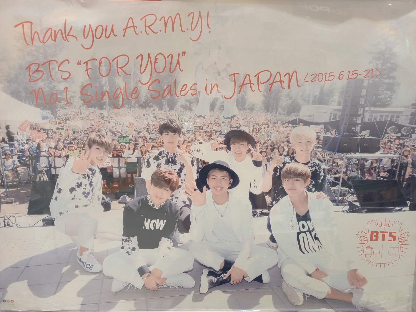 BTS Community Posts - #ARMY_Borahae_BTS_on_Weverse ひとりより「一緒に」 一緒により「共に」 共により 「そばに」 これからもみんなのそばで ...