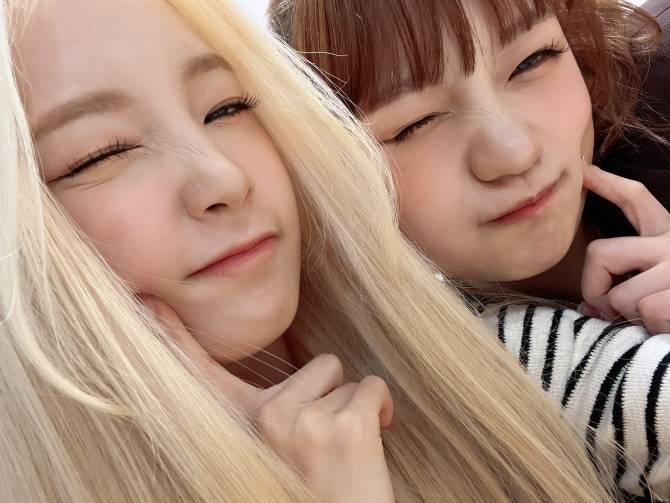 Rocket Punch Community Posts 소히랑 모찌모찌 놀이~~🍡💕 Yeonhee
