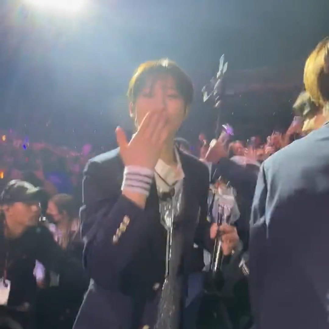 ENHYPEN Community Posts - don’t MIND ME I AM JUST CRYING RN