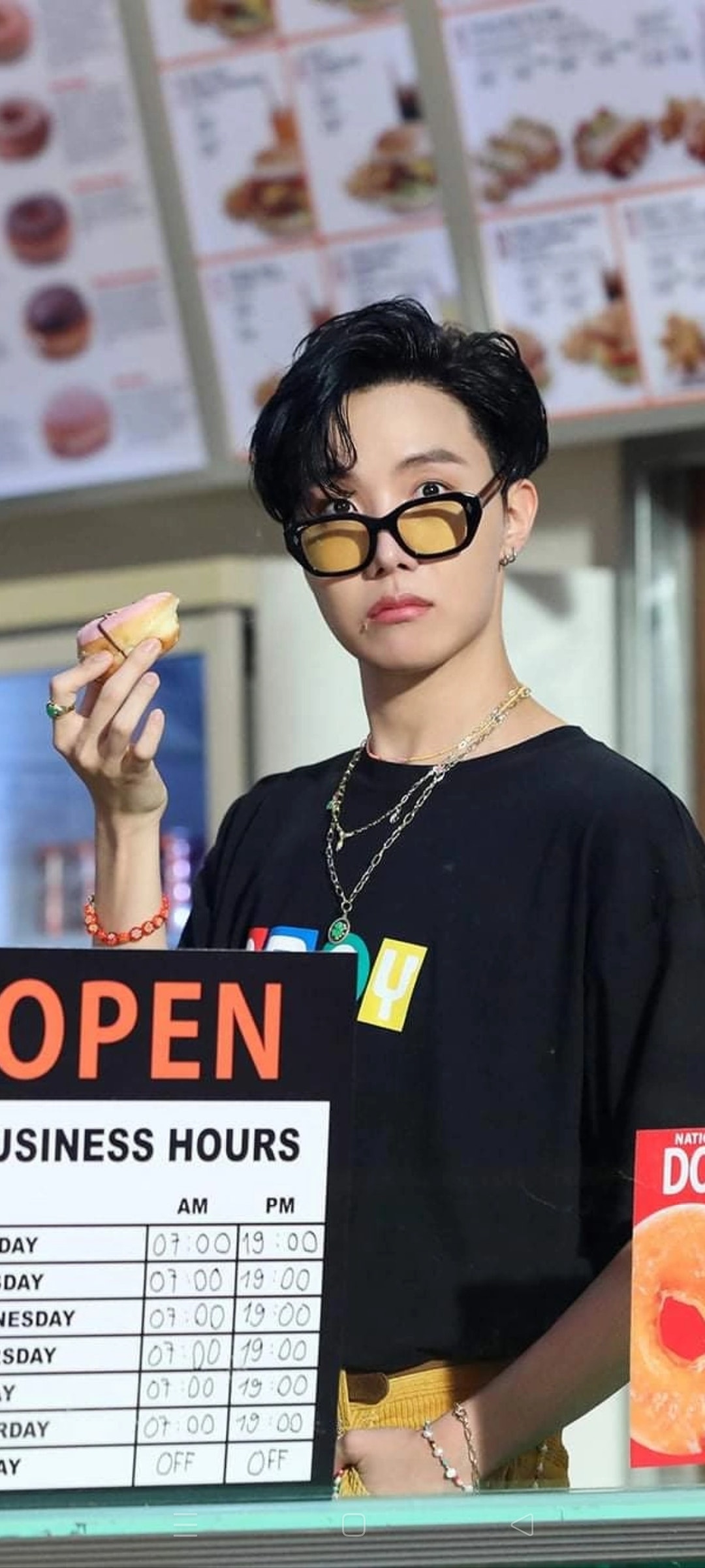 BTS Community Posts - I want to remove this piece of donut😋😉😄