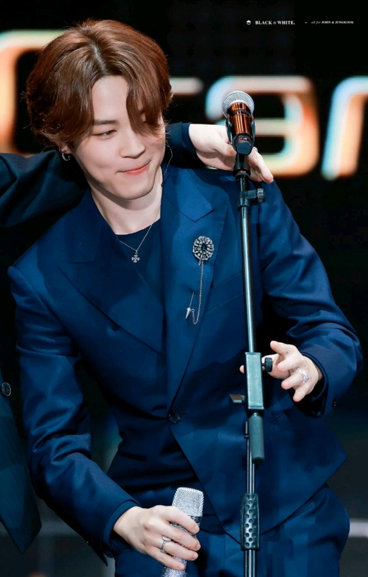 BTS Community Posts - Jimin mick set 😘😘😘🤣🤣 ️ ️ ️ ️ ️
