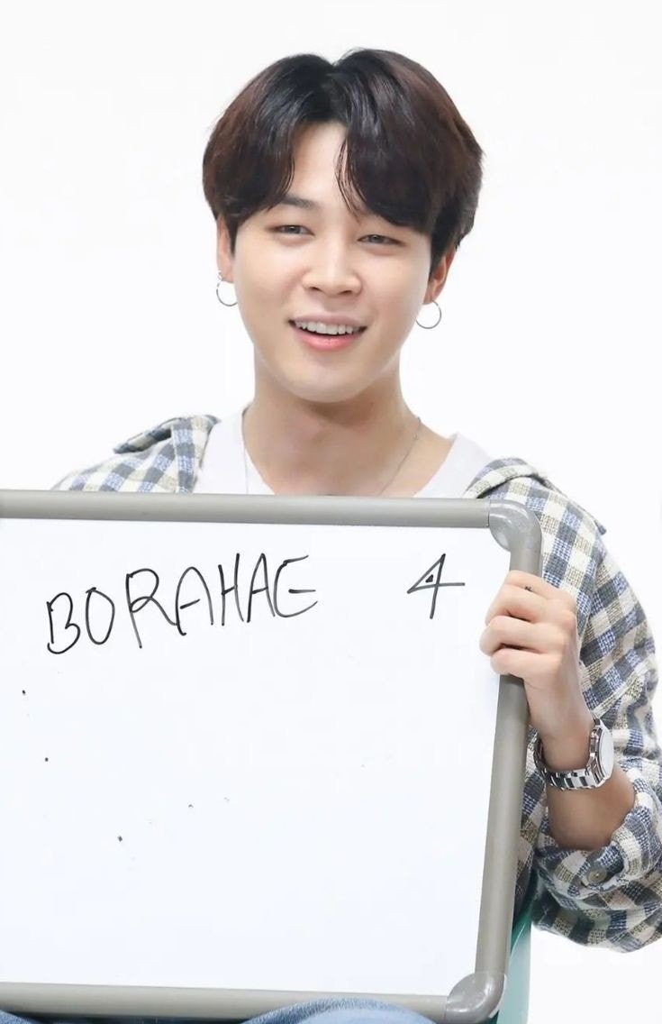 BTS Community Posts - ARMY GO VOTE POR BTS 😭🙏https://global.idolplus.com/vote/NTJjNGI2YW