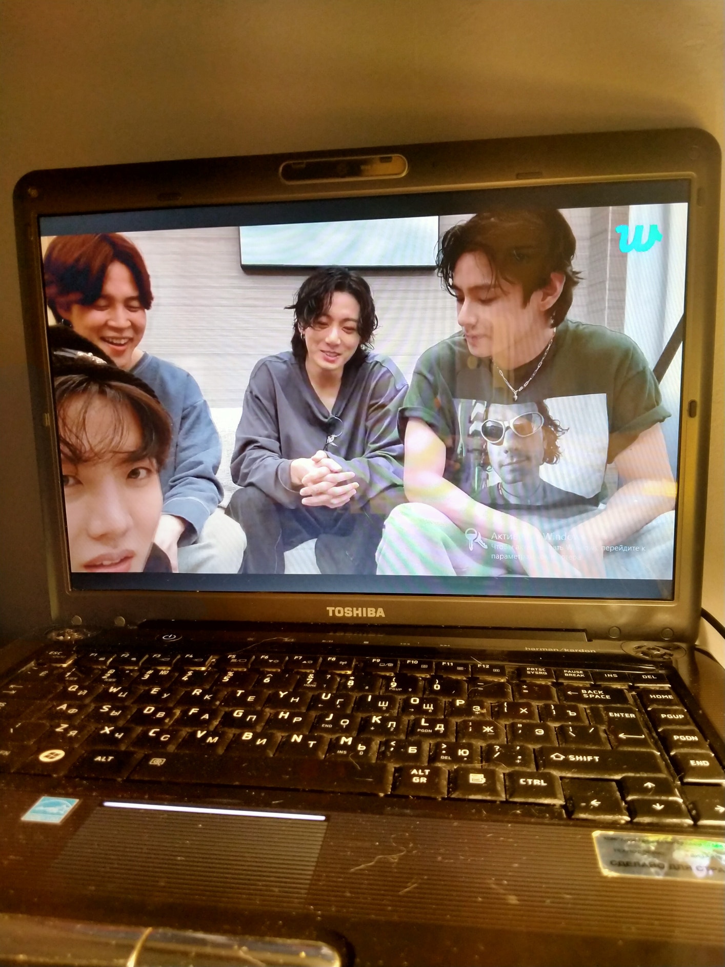 BTS Community Posts - смотрю трансляцию через ноут (так не привычно) и ...