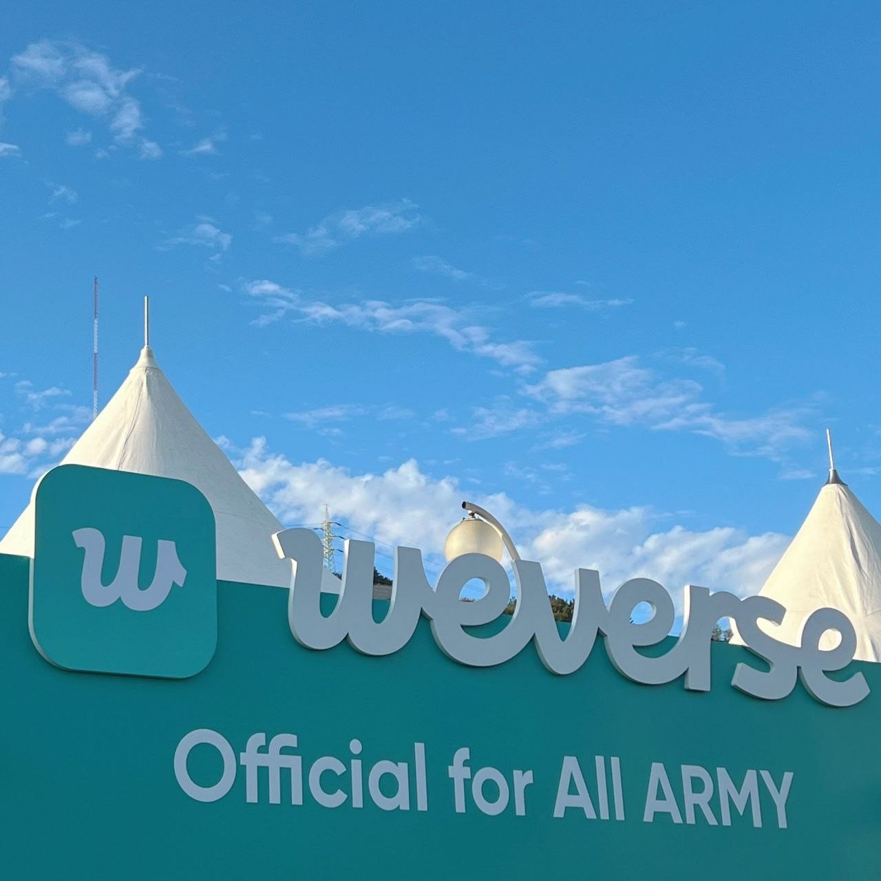 BTS 커뮤니티 포스트 - Welcome to Weverse the booth!🤗 #Weverse is where ARMY ...