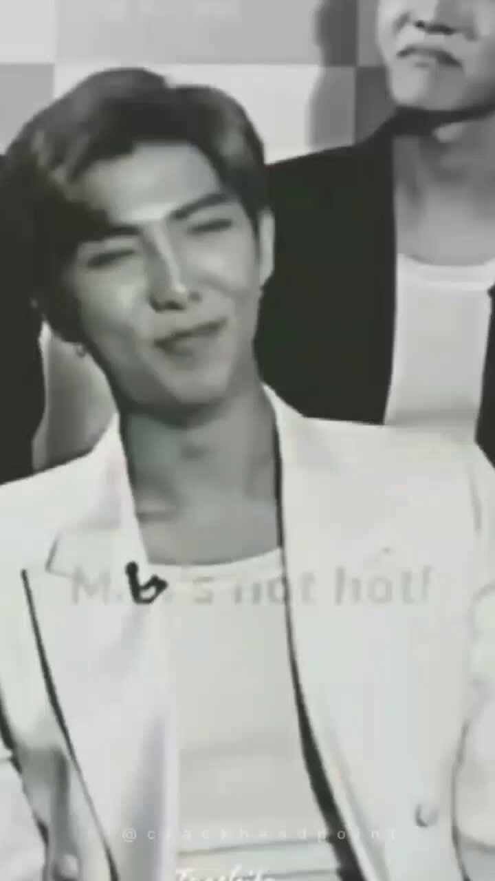 BTS Community Posts - 김남준 화끈하다🫦🥵🔥🔥