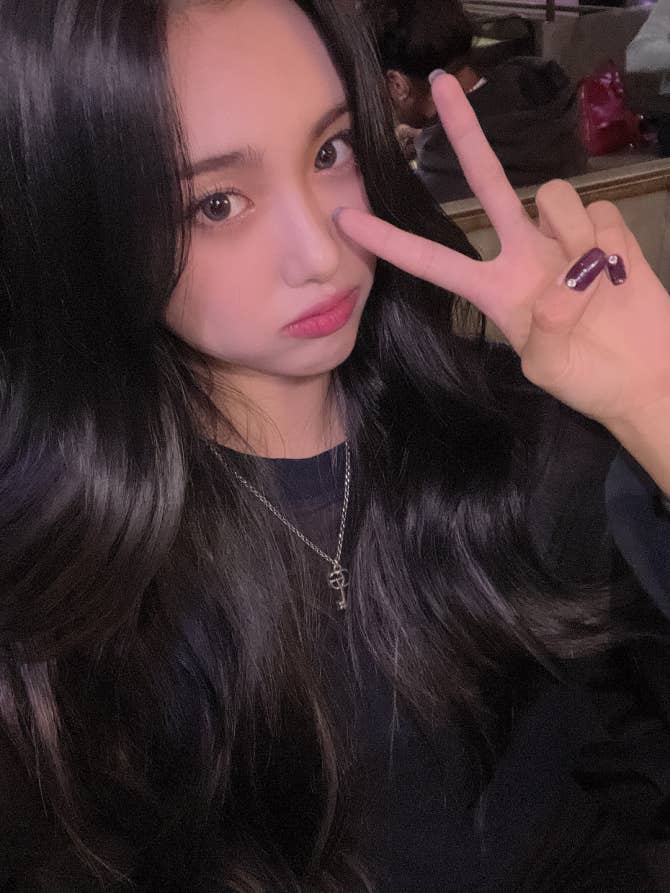 EVERGLOW Community Posts - 안뇽 🥰🥰 - AISHA