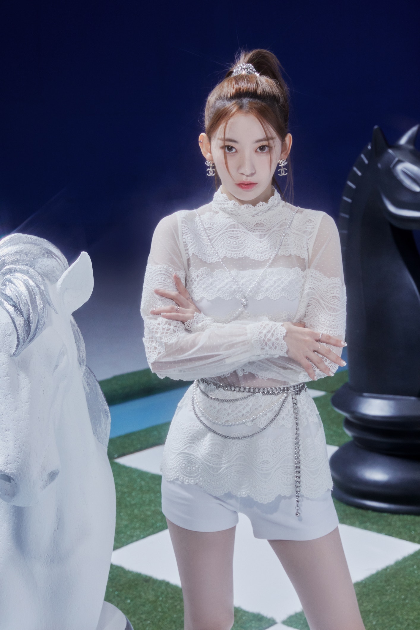 LE SSERAFIM JP 1st SG 'FEARLESS' CONCEPT PHOTO WHITE BACCHARIS SAKURA