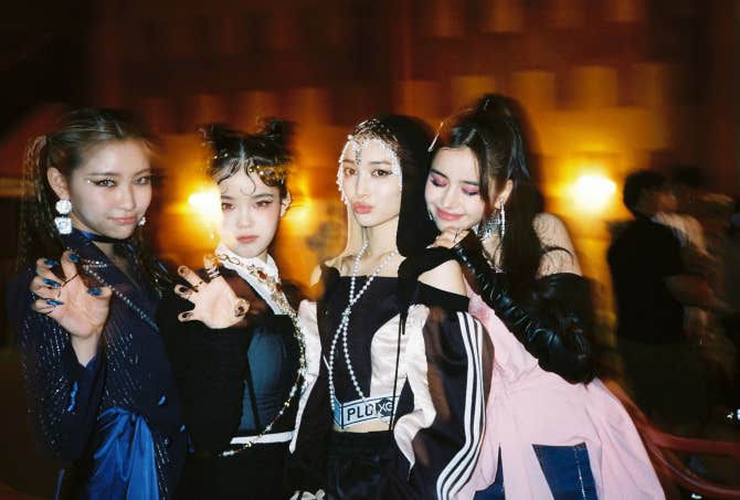 GALZ XYPHER (COCONA, MAYA, HARVEY, JURIN) - XG TAPE #2 | Behind Photo ...