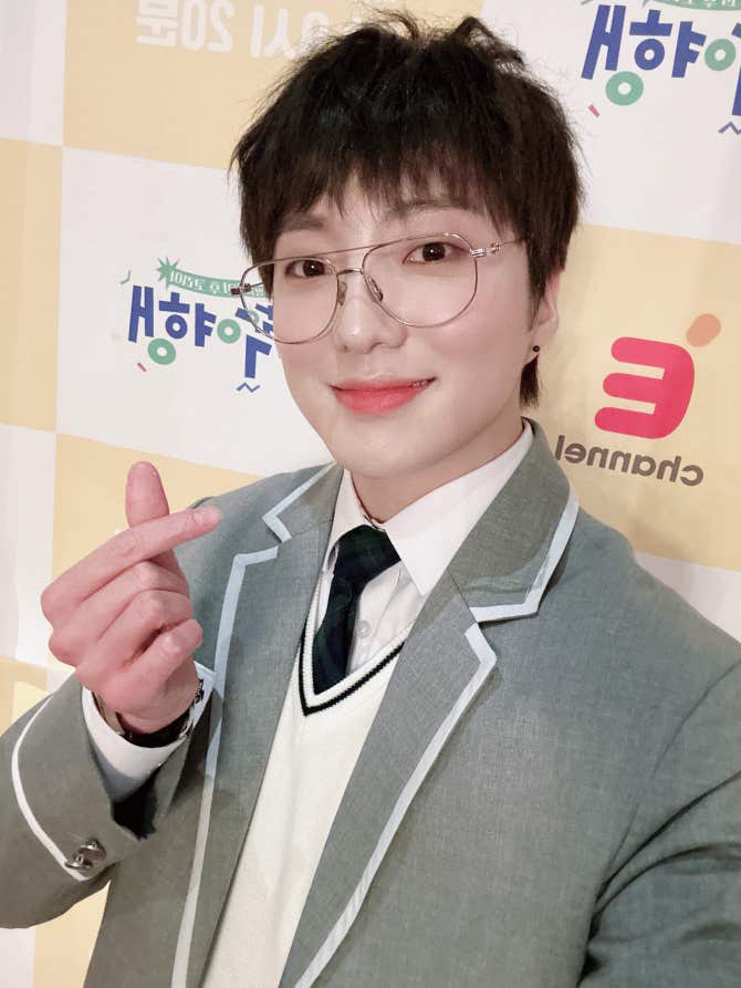 WINNER Community Posts - 제작발표회 완료!!! 방과후 코리아 수학여행 화이팅👍🏻 - YOON