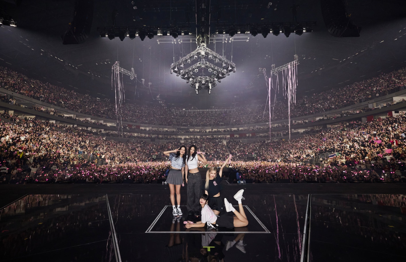 BLACKPINK WORLD TOUR [BORN PINK] COLOGNE GROUP PHOTO