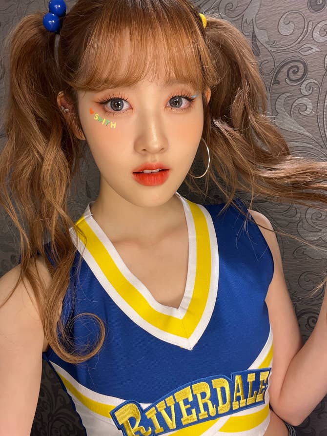 STAYC Community Posts - 💛💙🧡💛💚💛💚💛 - Sieun