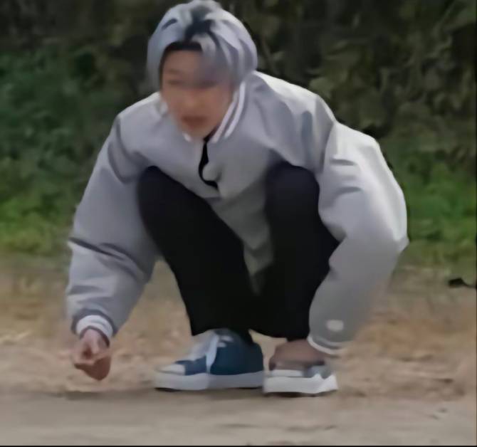 老铁别太荒谬 怎么喜欢挖土呢