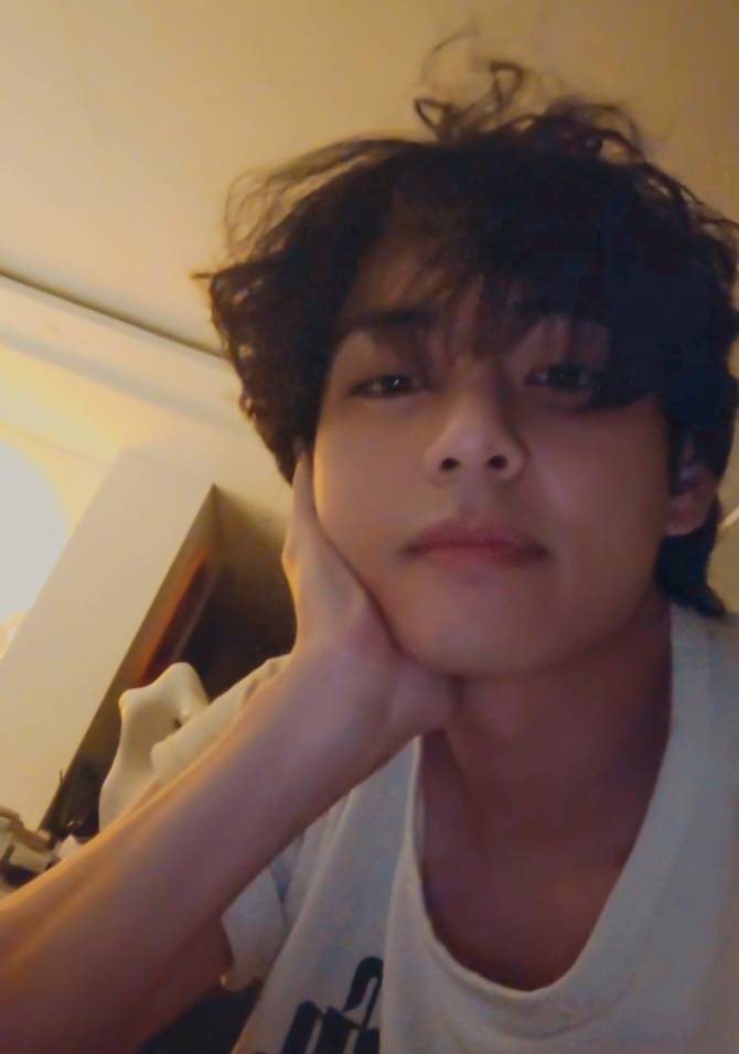 Bts Community Posts 사랑하는 우리 태형아 생일 축하해요🎂🎈🎉 항상 아름다운 노래를 들려줘서 고마워요 많은