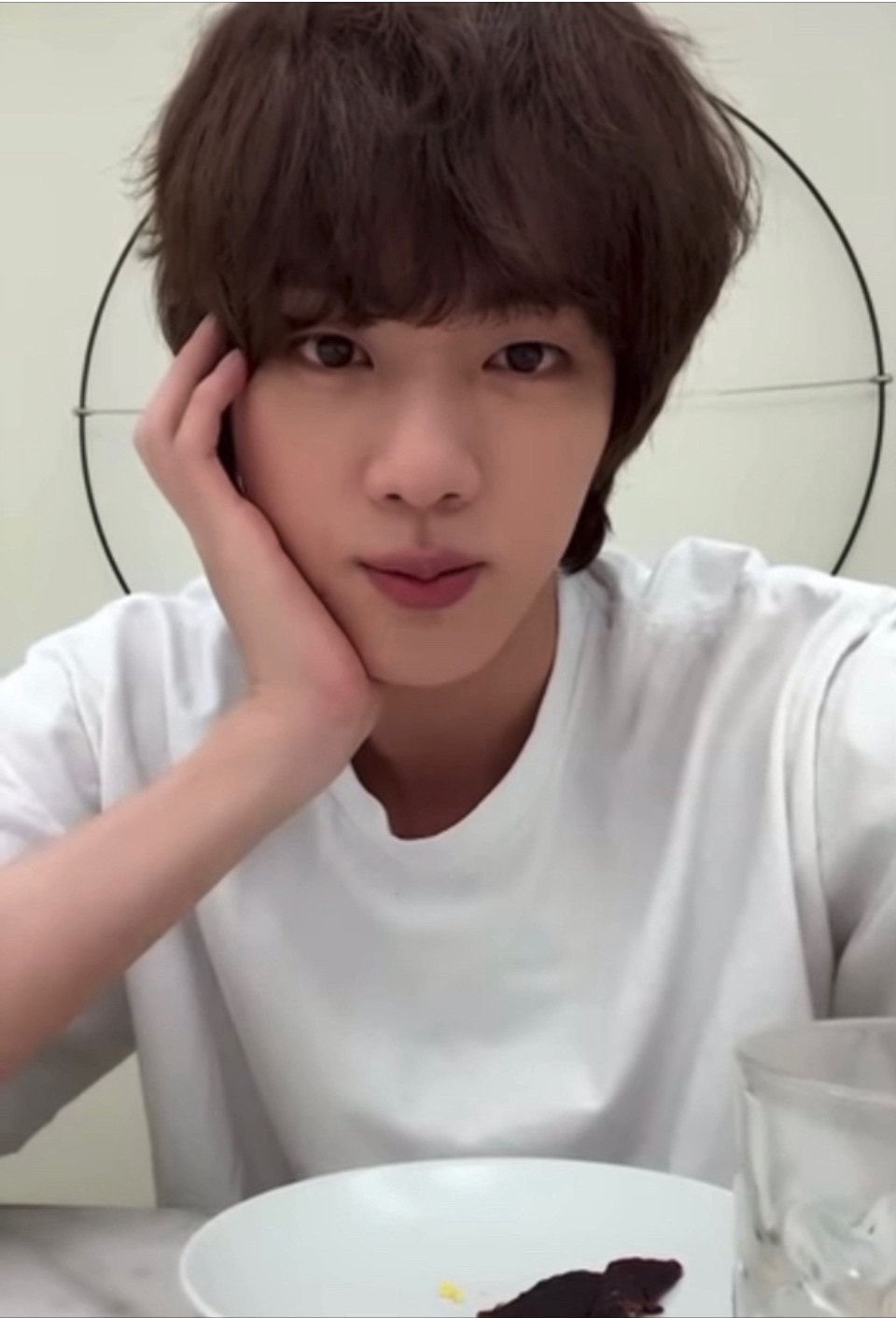 Bts Community Posts Jin Jin ……💜🫶🫰🥹 4月も来てくれてありがとう。 寂しいけど…… また5月までジンくんの