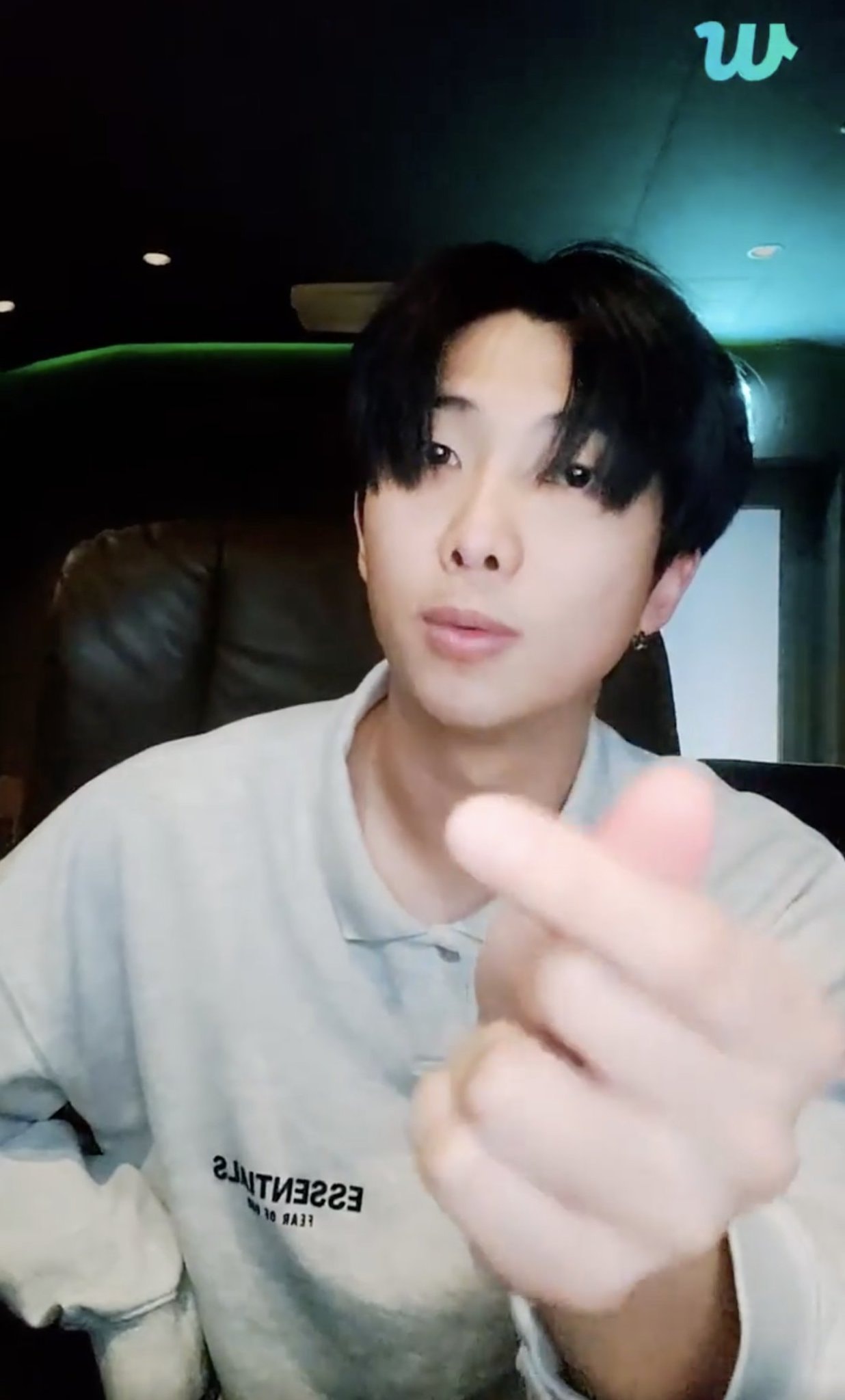 BTS Community Posts - 南俊辛苦了，虽然错过了直播，但希望未来可以多多见面🥺南俊要好好地生活，照顾好自己啊…真好，大家都在 ...