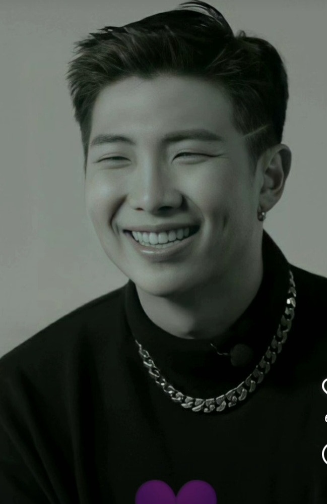 Bts Community Posts 남준 당신의 가사와 노래가 아름답고 감동적이라는 사실이 놀랍다는 말을 전하러 왔습니다