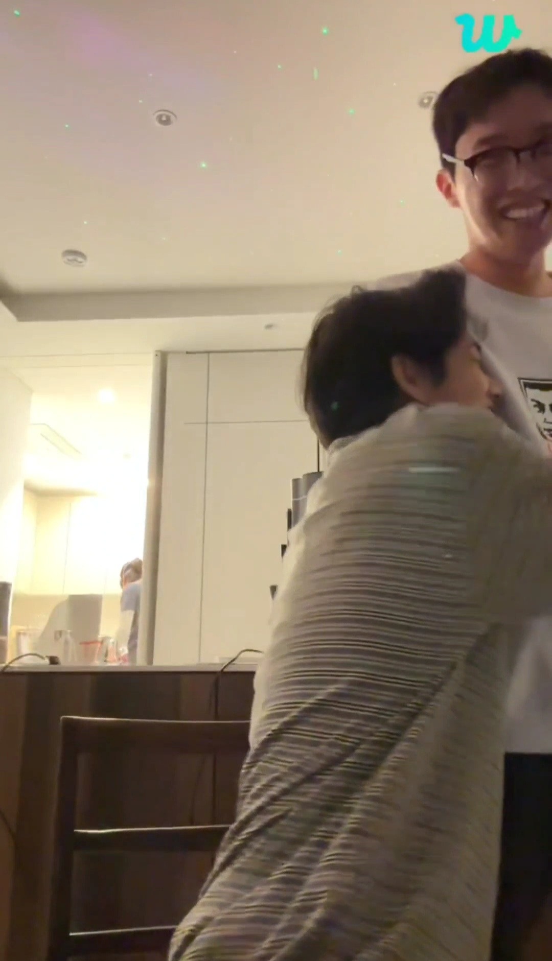 BTS Community Posts - ねぇぐうちゃん🐰 やっぱりこの際 テヒョンとかホビとかジミナとか 誰かメンバーと一緒に住むっていうのはどう？？ そしたら寂しくなくなるかもよ🩷 それ ...