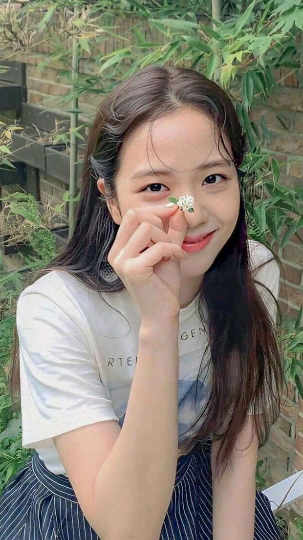 BLACKPINK Community Posts - "It's crazy what you'll do for a friend" ~TN "Daddy issues"