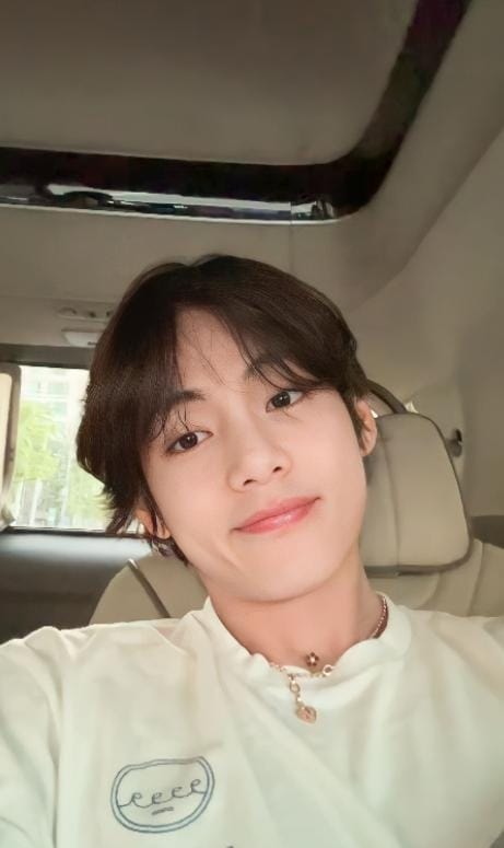 Bts Community Posts 태형아 라이브 영상은 못봤는데 아직도 색소폰 치는거냐고 묻고싶었어 많이 사랑해