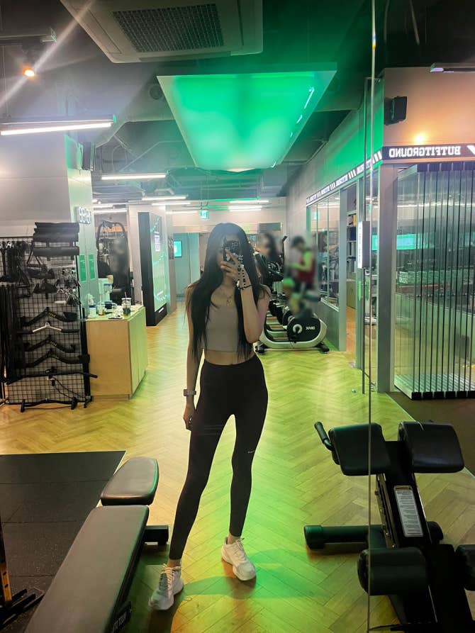 EVERGLOW Community Posts - 끝😎 - AISHA