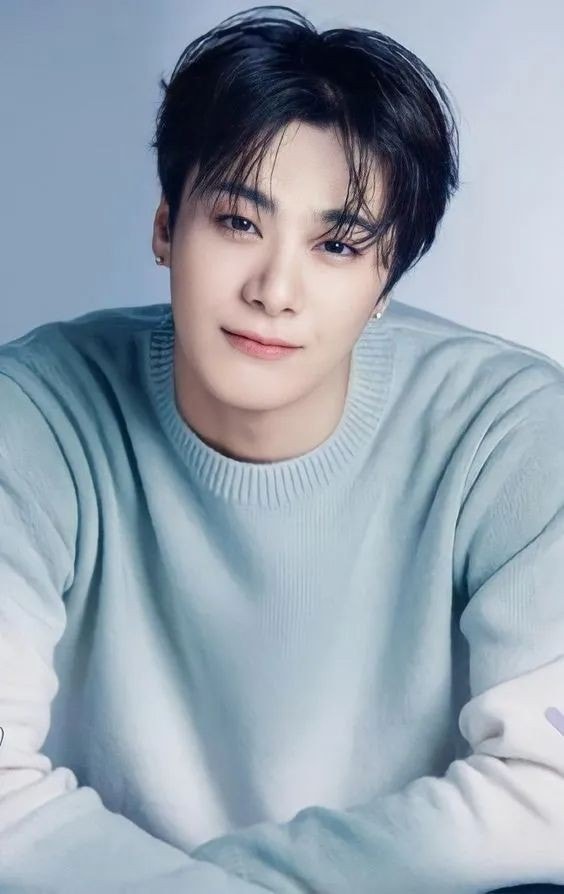 BTS Community Posts - RIP Moonbin May his soul rest in peace 😥🙏💐