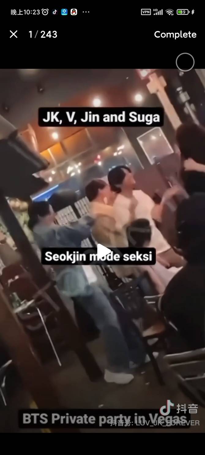 Bts Community Posts 好难过 我们是两个世界的人 如果能有来世我真的真的想和他们做朋友😭 另外,贩卖视频的工作人员你妈死了🖕🏻