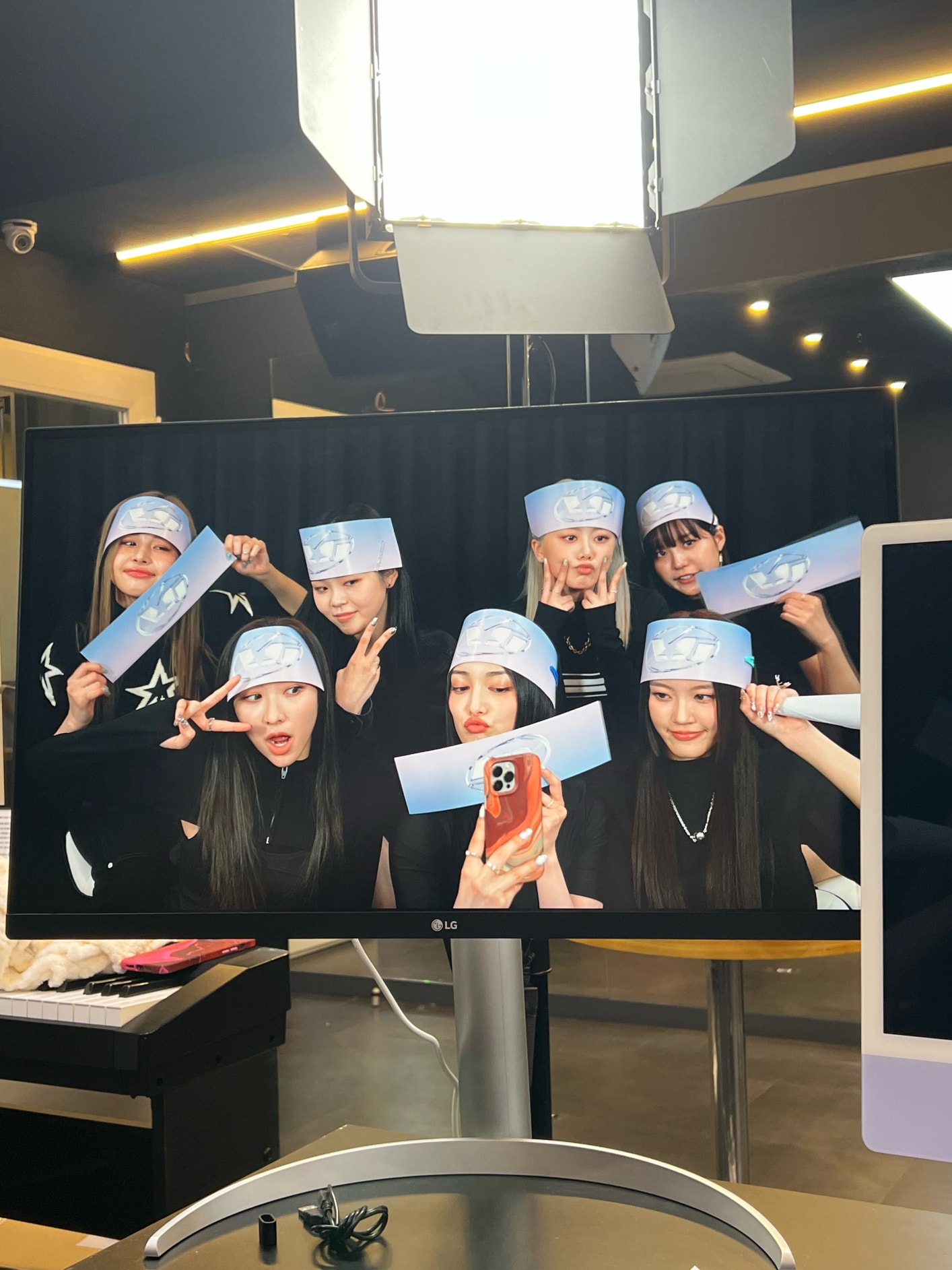 XG 커뮤니티 포스트 - XG Cheering Guide is out on YouTube ️‍🔥📣 Let me hear your ...