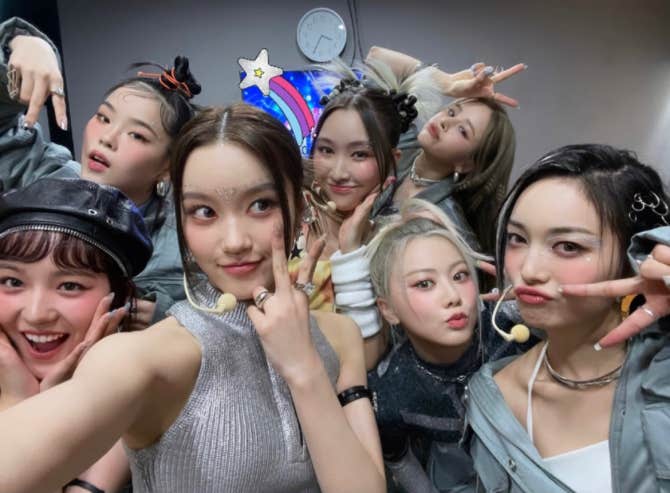 XG 커뮤니티 포스트 - ライブが終わってすぐ撮った写真📸 今日もALPHAZのおかげで楽しかった〜〜🫧😍🐺💓💓