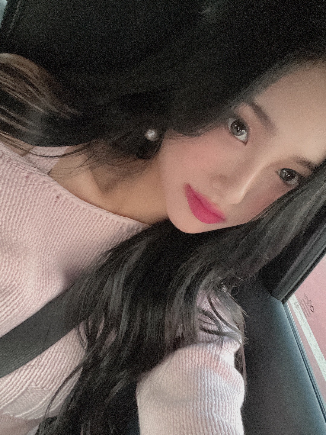 EVERGLOW Community Posts - 💋 ️ - AISHA