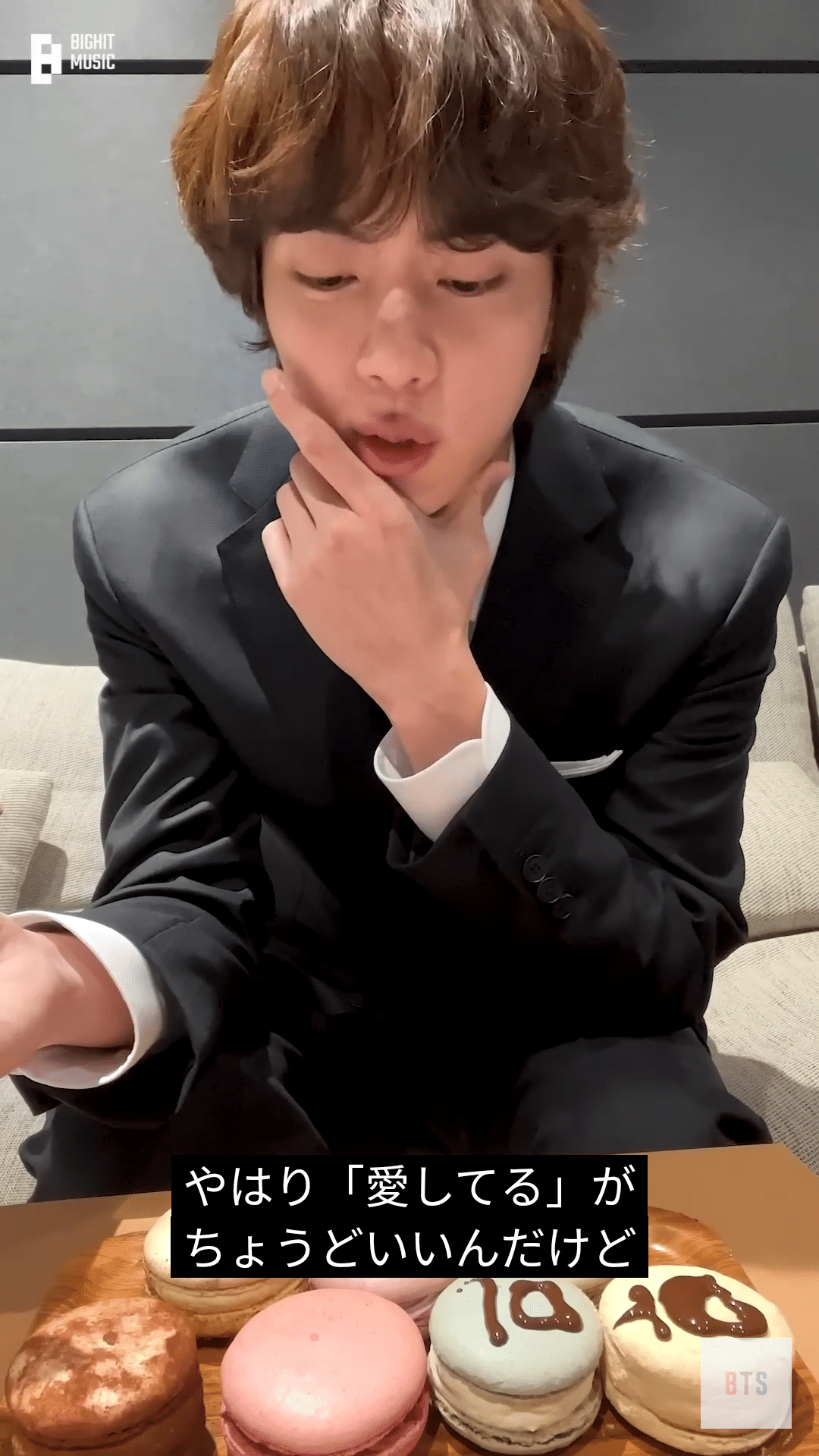 Bts Community Posts え♥ ジンくんが毎月 何か持って会いに来てくれるという事？？ なんて素敵なお知らせでしょう ジン