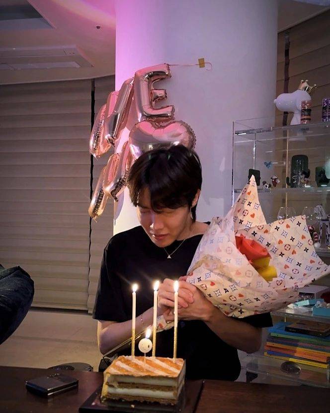 Bts Community Posts 생일 축하해 호비 최고의 생일을 보내셨기를 바랍니다 나는 당신을 너무 사랑하고 당신이