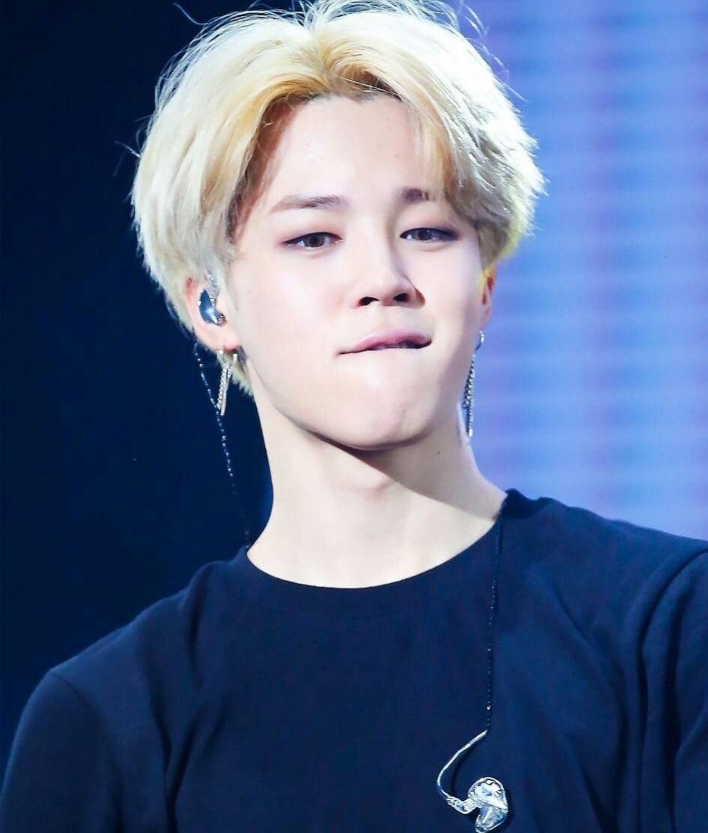 BTS Community Posts - ارمي رح قلكن شغلة يمكن ما اقدر انشر كتير مرتين او ...