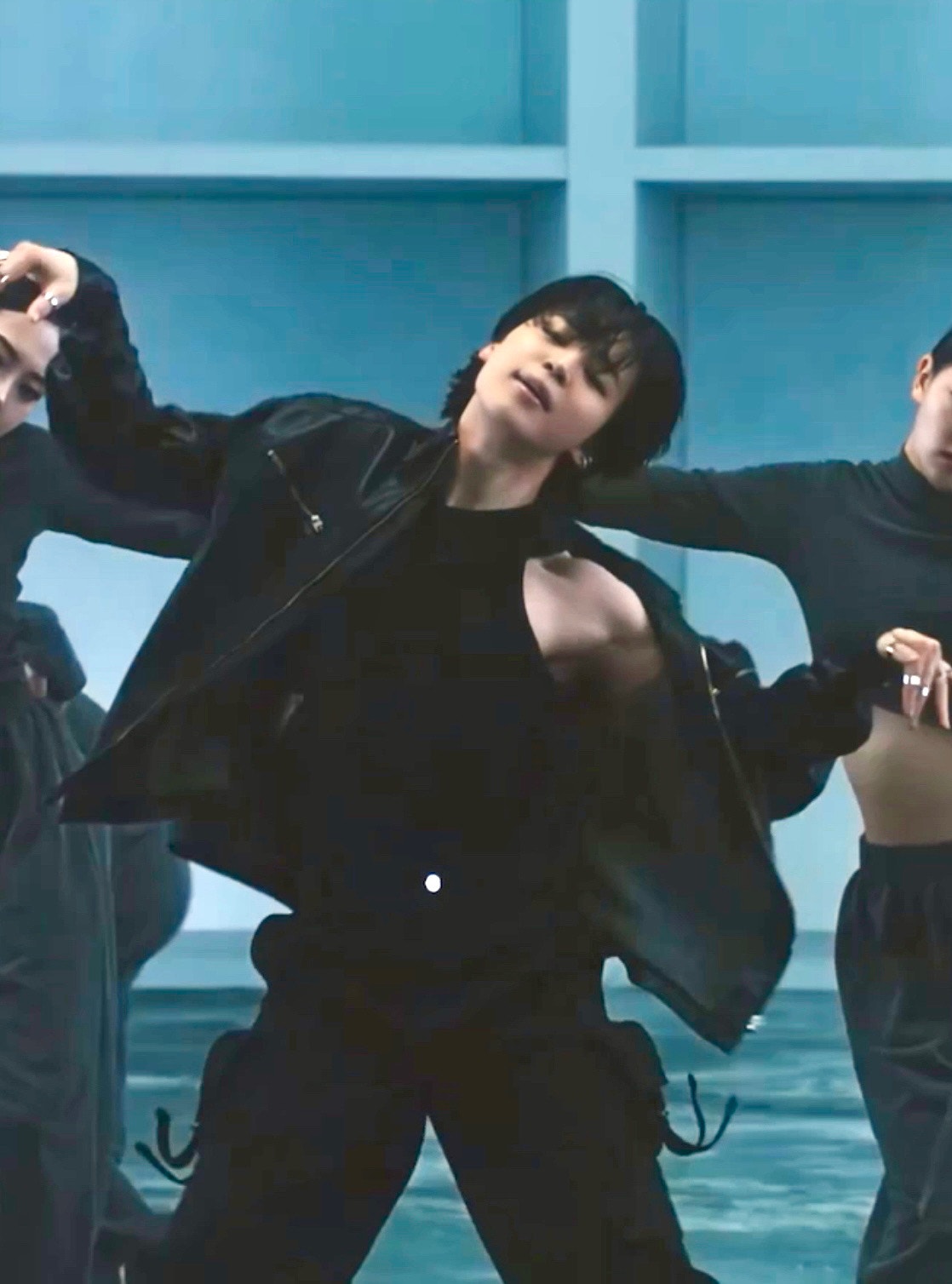 BTS Community Posts - ああああ ほんとに最高の表現者だよねジミンさんて。 小指の先まで、髪の毛一本にまで、神経が ...